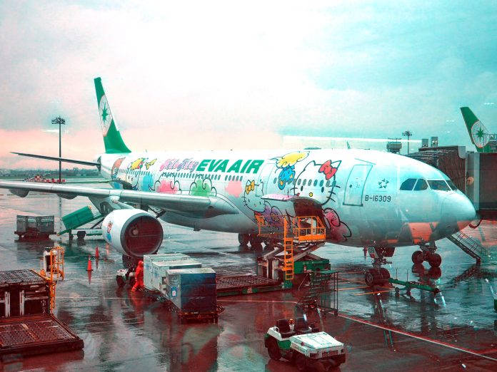 รีวิว เครื่องบินที่มุ้งมิ้งกระดิ่งแมวที่สุดในโลก Hello Kitty Jet