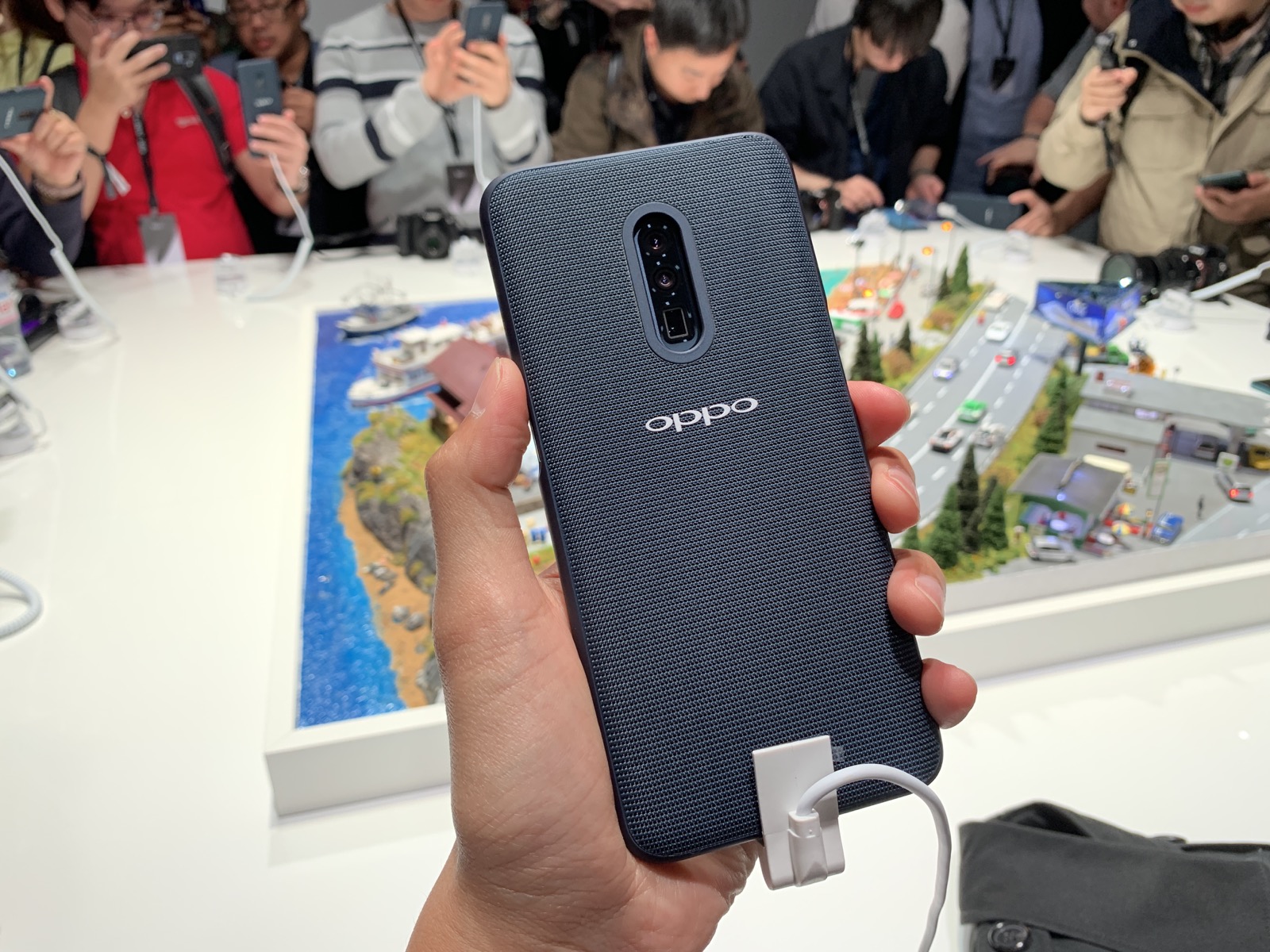 ผ่านวัตกรรม OPPO ปี 2019 - กล้องมือถือซูมได้ 10 เท่า, เตรียมเปิดมือถือ ...